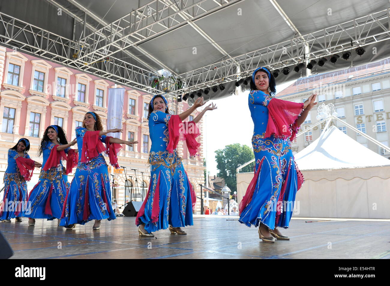 Members of folk groups Egyptian National Folklore Troupe from Egypt ...