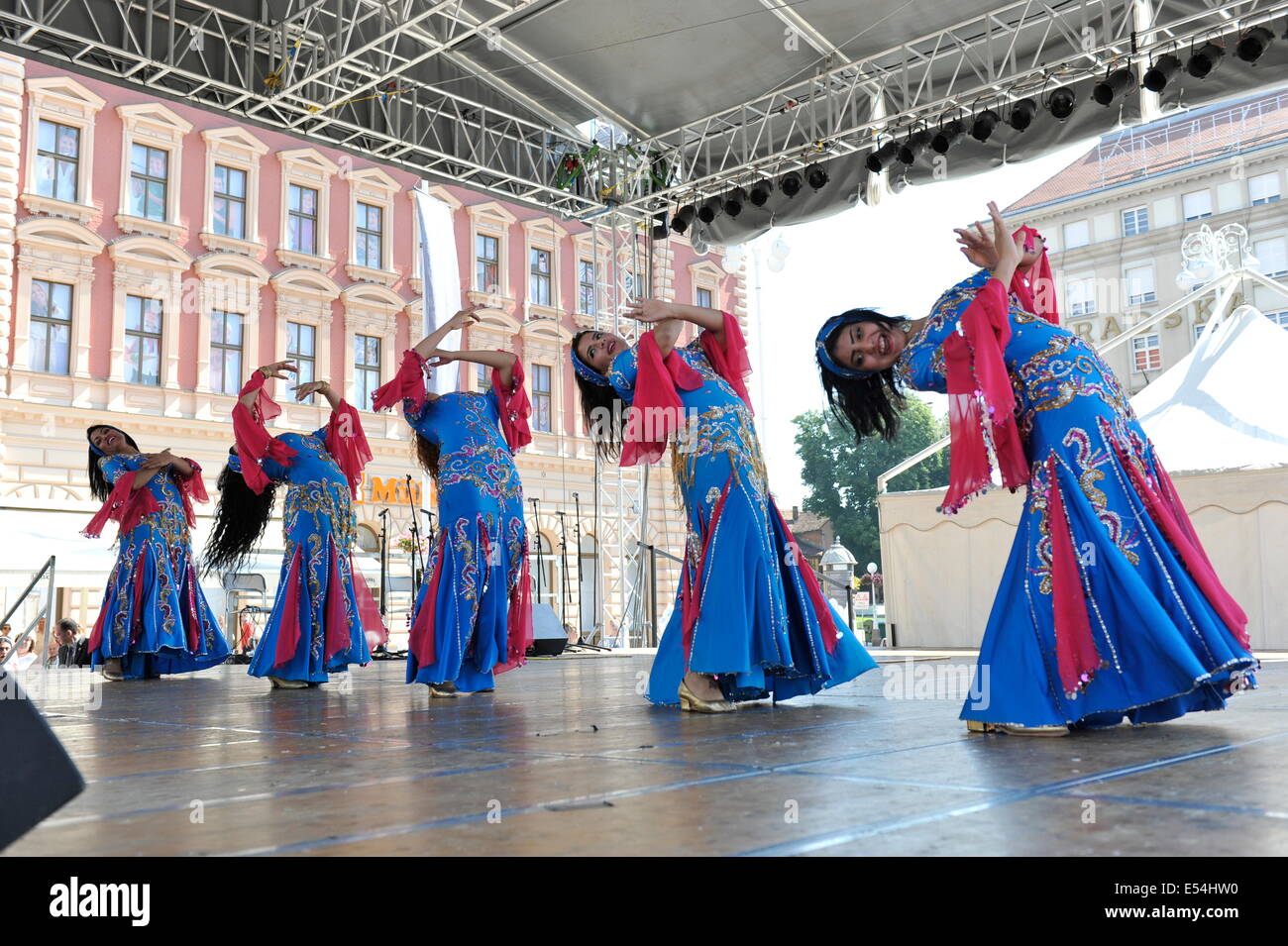 Members of folk groups Egyptian National Folklore Troupe from Egypt ...