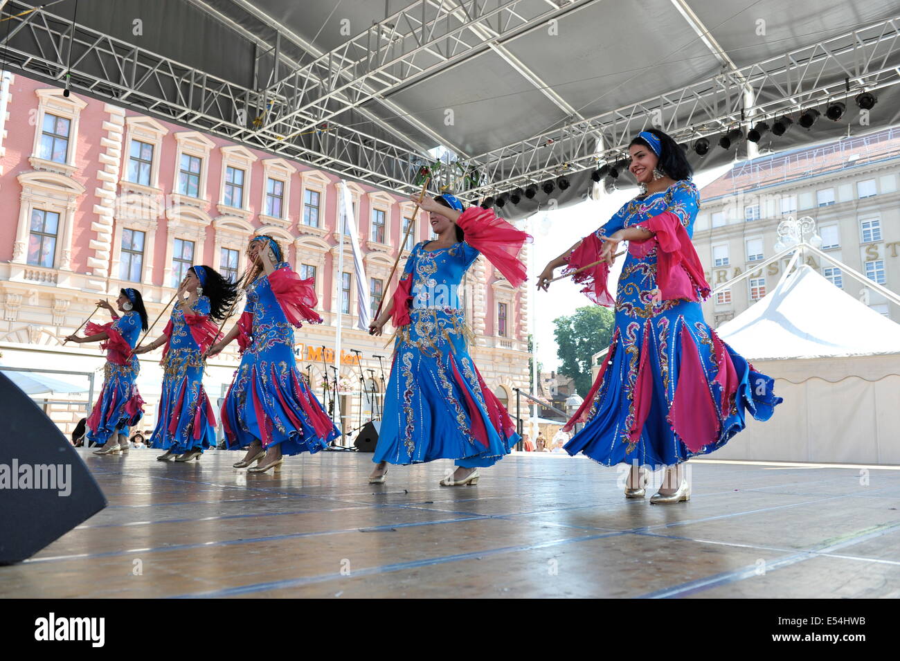 Members of folk groups Egyptian National Folklore Troupe from Egypt ...