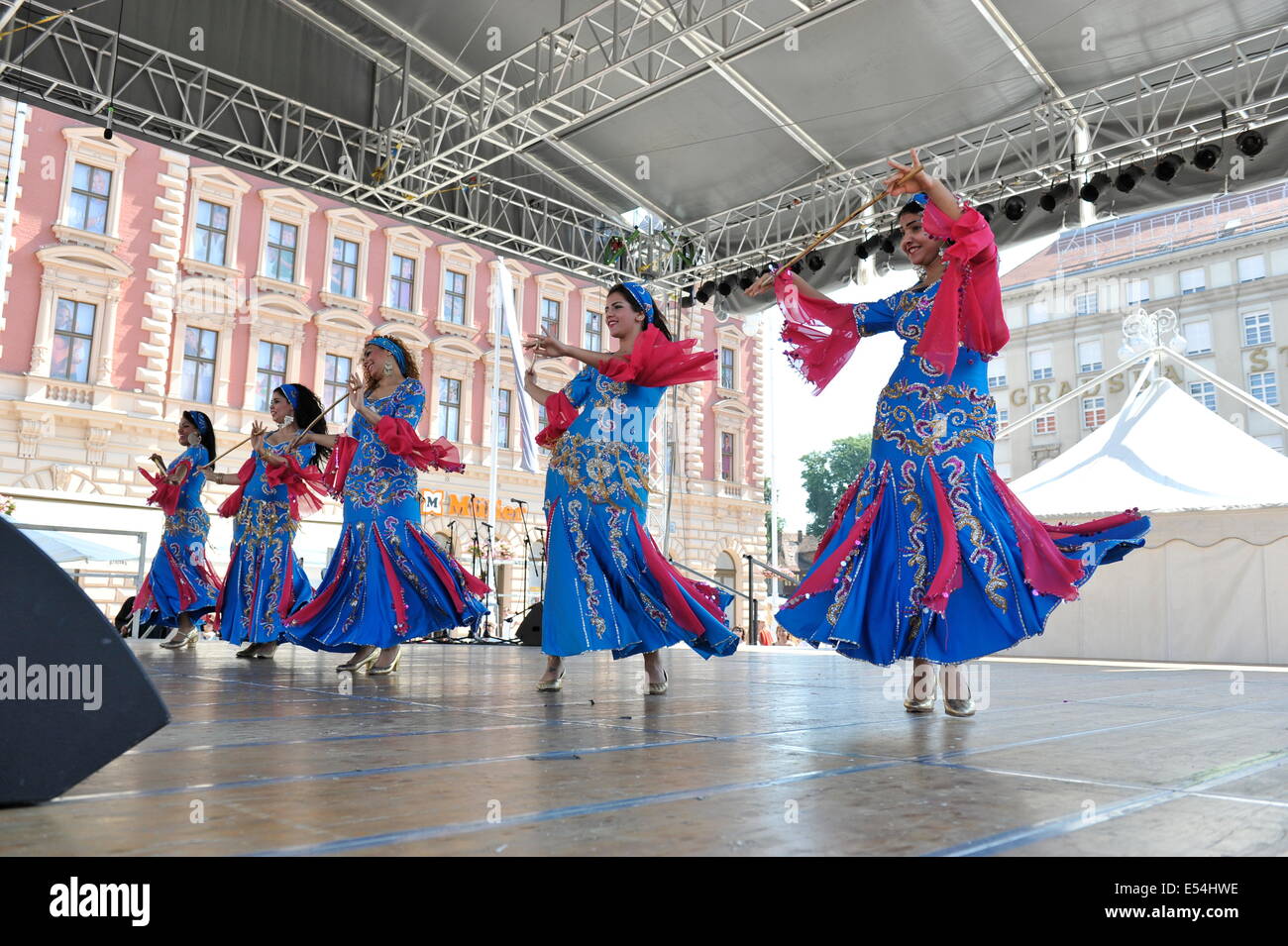Members of folk groups Egyptian National Folklore Troupe from Egypt ...