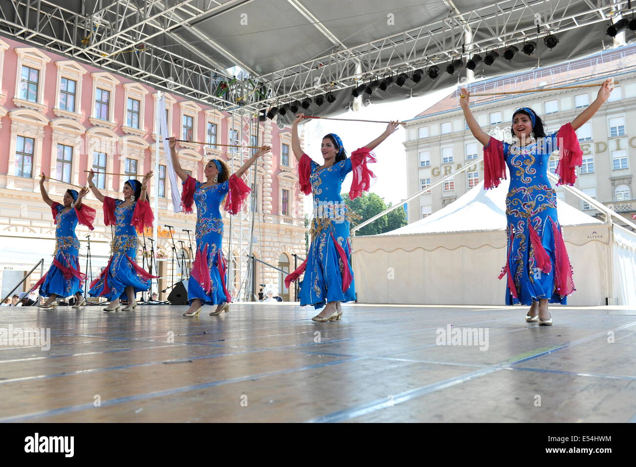 Members of folk groups Egyptian National Folklore Troupe from Egypt ...