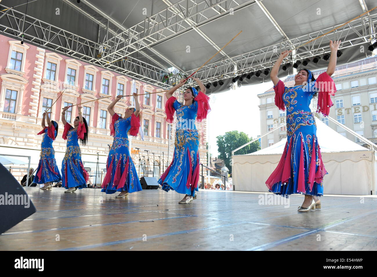 Members of folk groups Egyptian National Folklore Troupe from Egypt ...