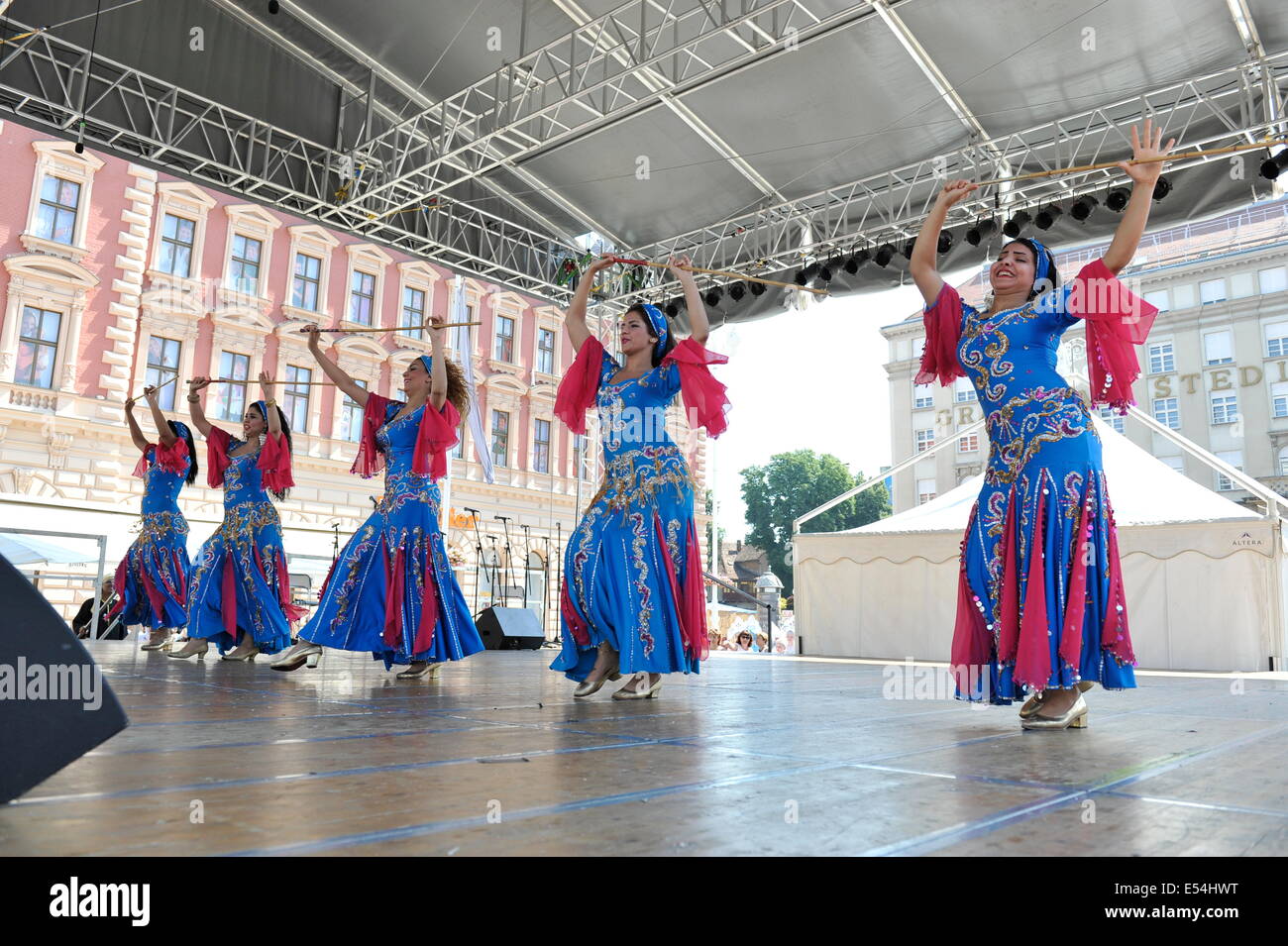 Members of folk groups Egyptian National Folklore Troupe from Egypt ...
