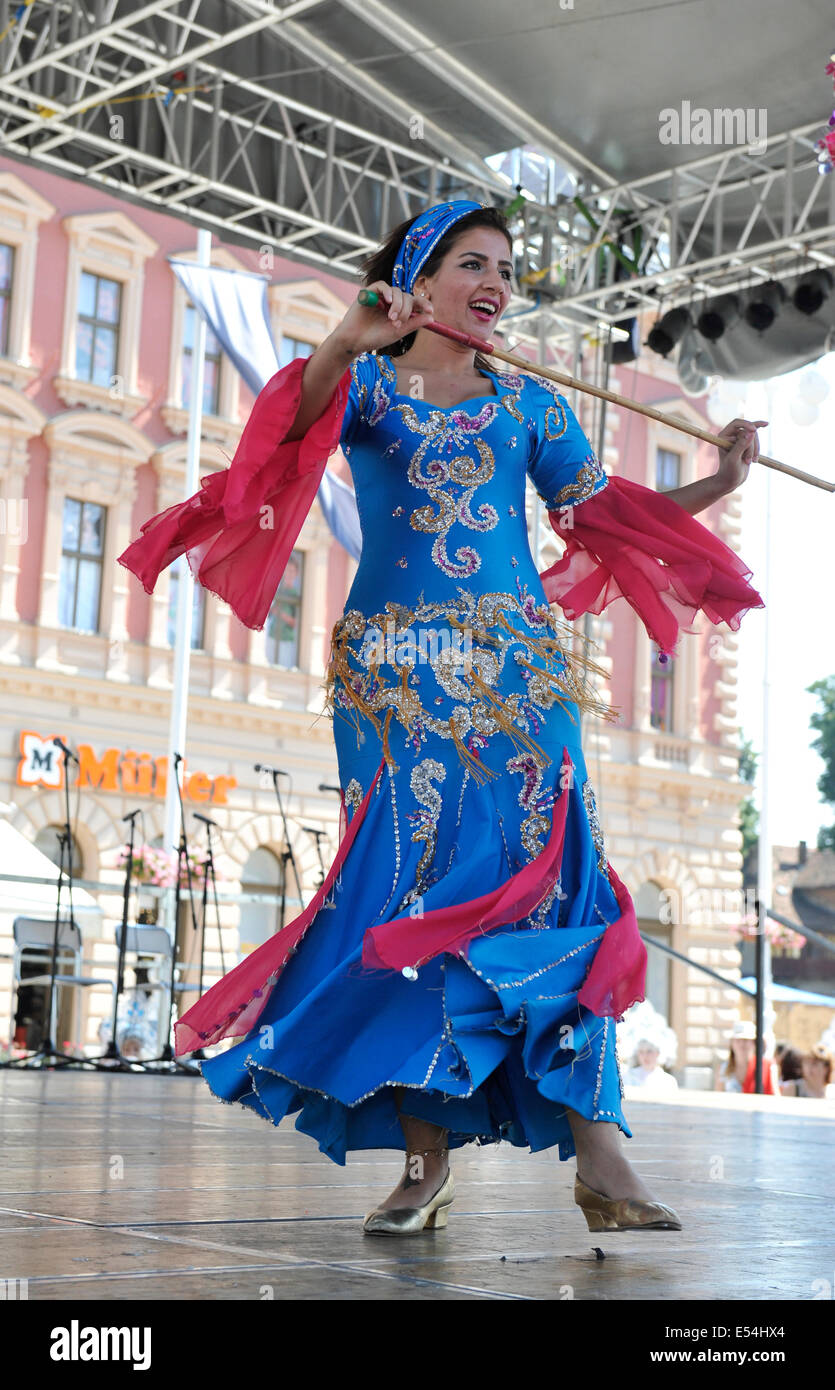 Members of folk groups Egyptian National Folklore Troupe from Egypt ...