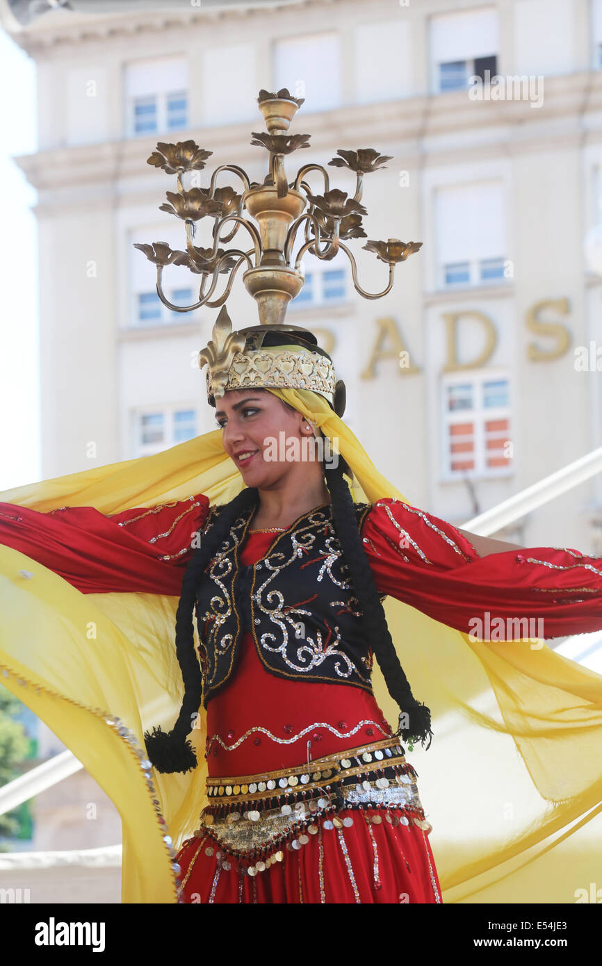 Members of folk groups Egyptian National Folklore Troupe from Egypt ...