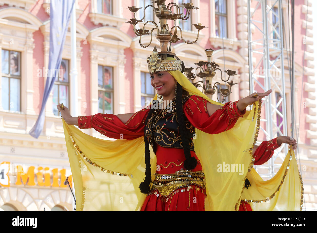 Members of folk groups Egyptian National Folklore Troupe from Egypt ...