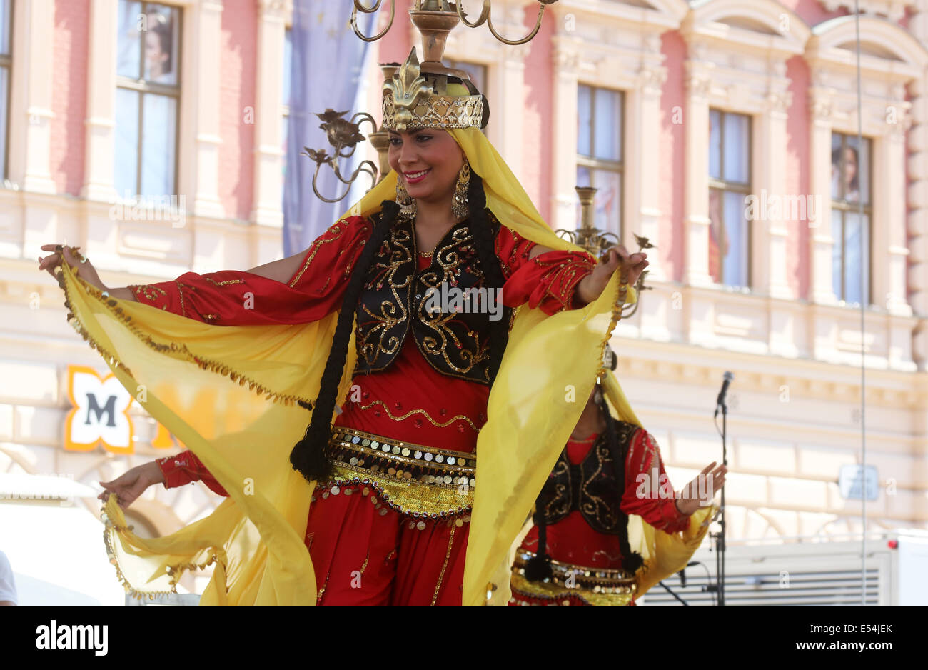 Members of folk groups Egyptian National Folklore Troupe from Egypt ...