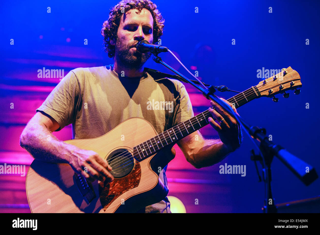 Hammersmith apollo audience hi-res stock photography and images - Alamy