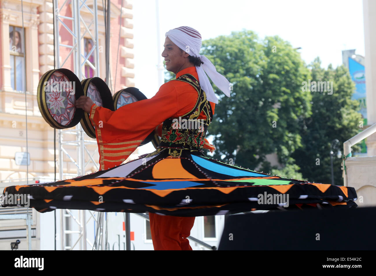 Members of folk groups Egyptian National Folklore Troupe from Egypt ...