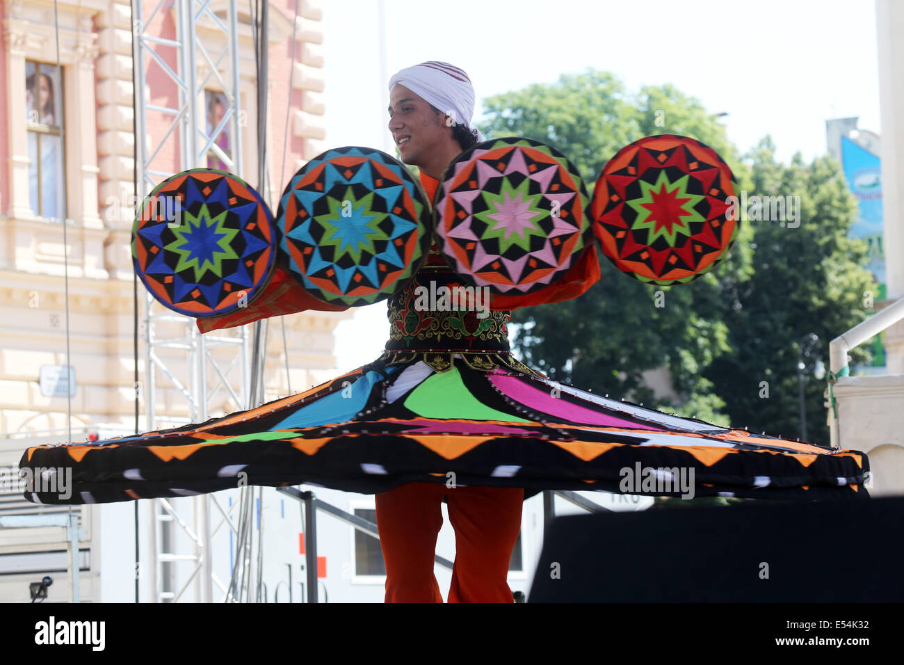 Members of folk groups Egyptian National Folklore Troupe from Egypt ...