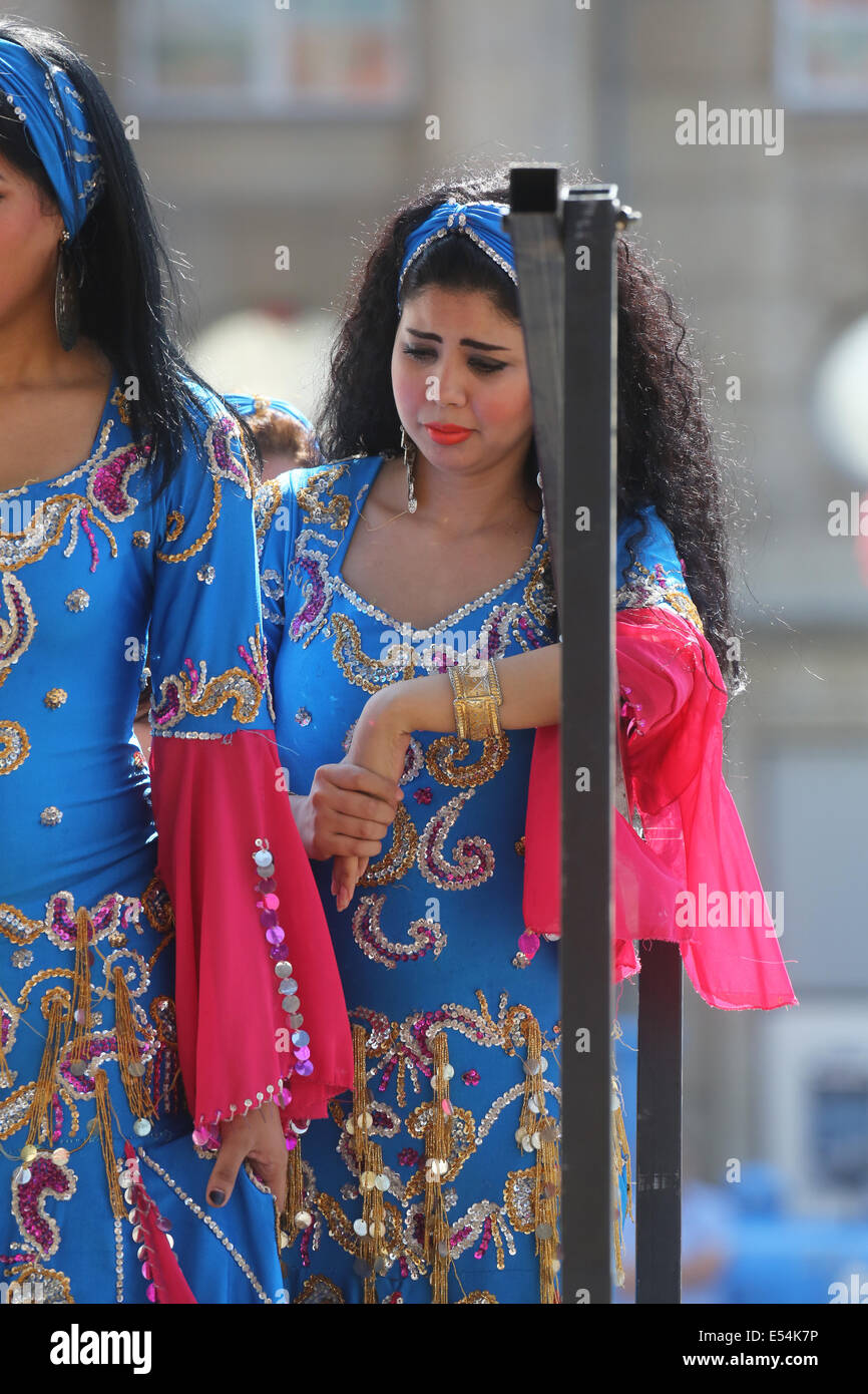 Members of folk groups Egyptian National Folklore Troupe from Egypt ...