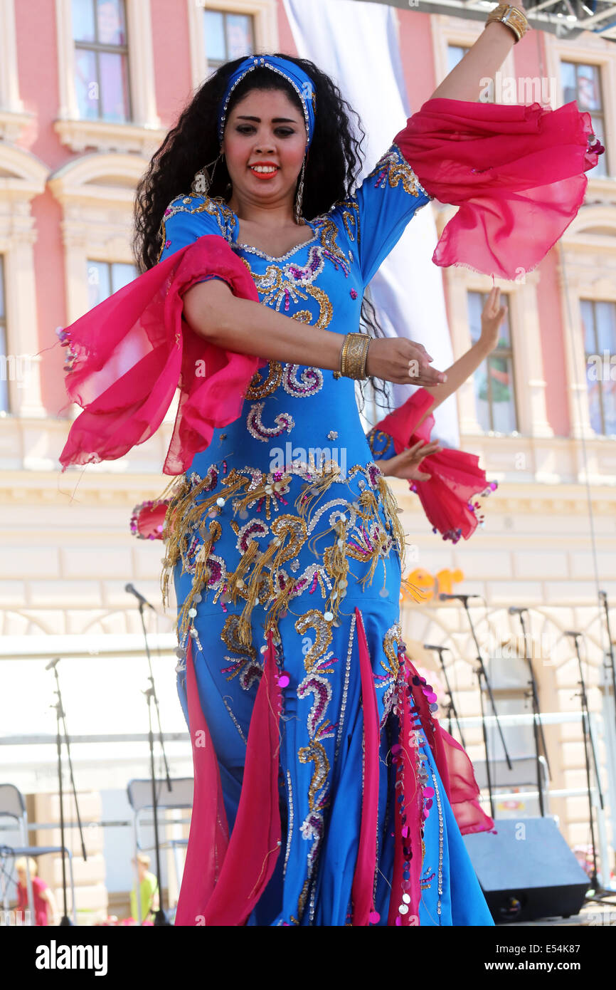 Members of folk groups Egyptian National Folklore Troupe from Egypt ...