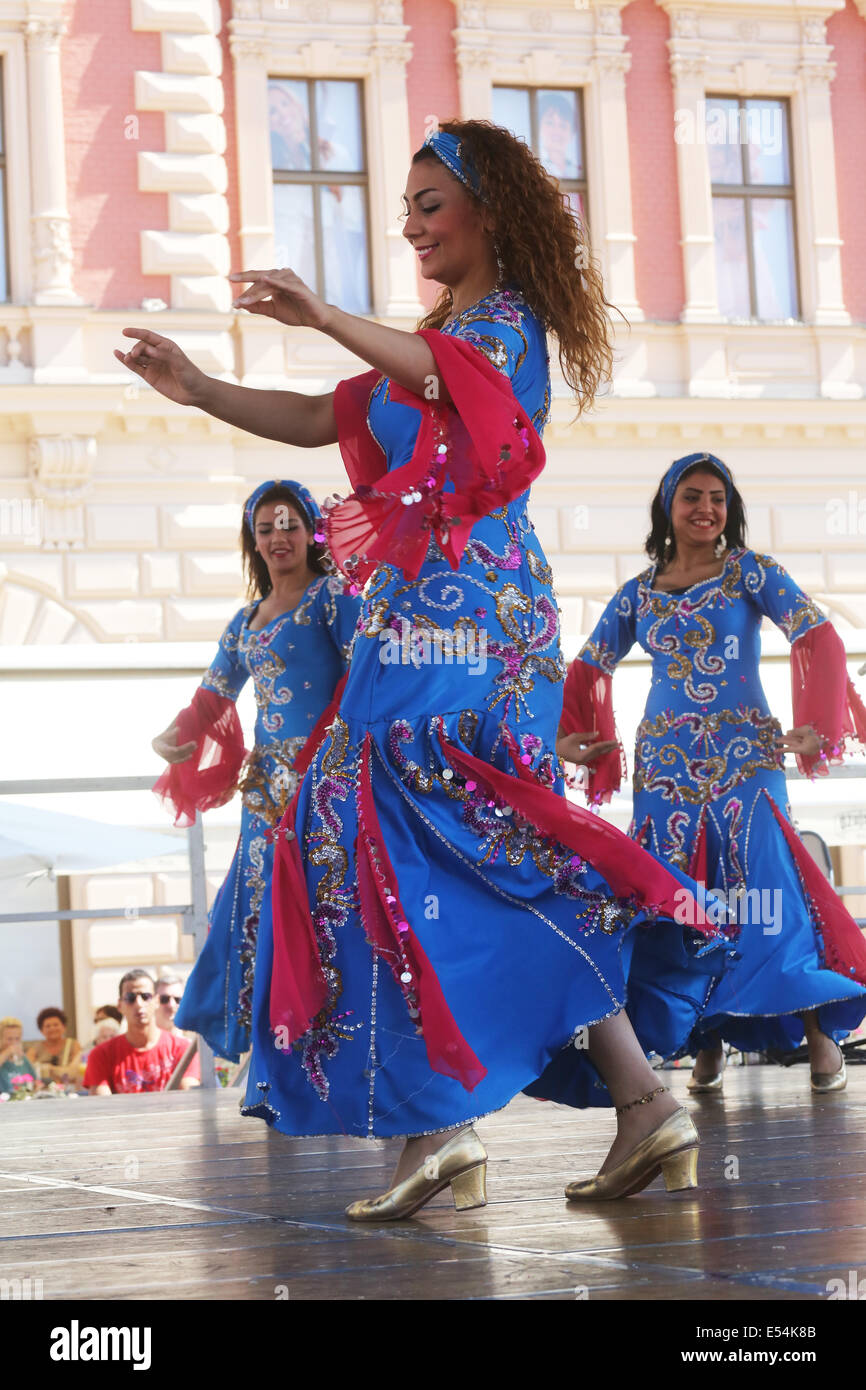 Egyptian girl at festival hi-res stock photography and images - Alamy
