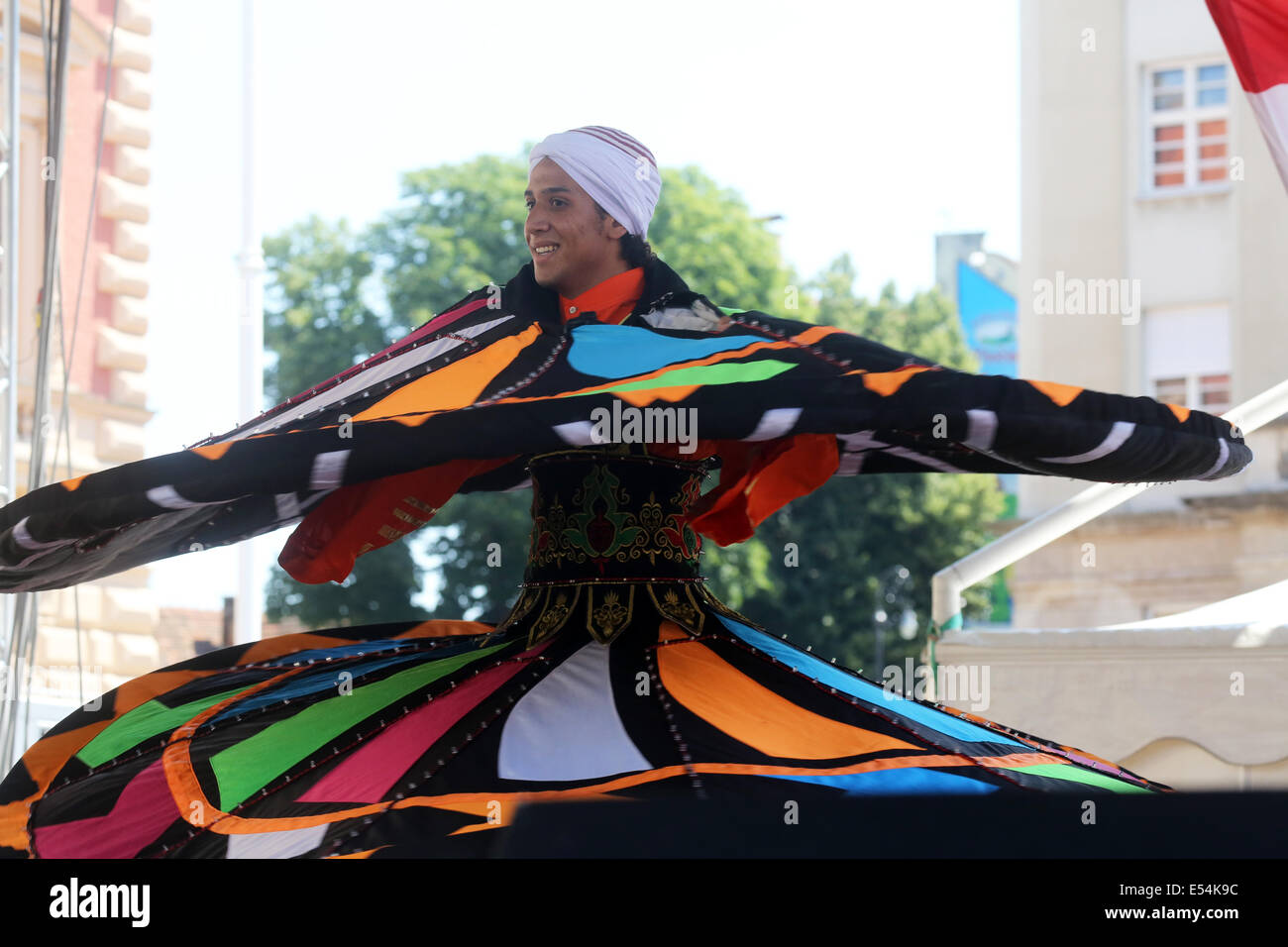 Egyptian girl at festival hi-res stock photography and images - Alamy