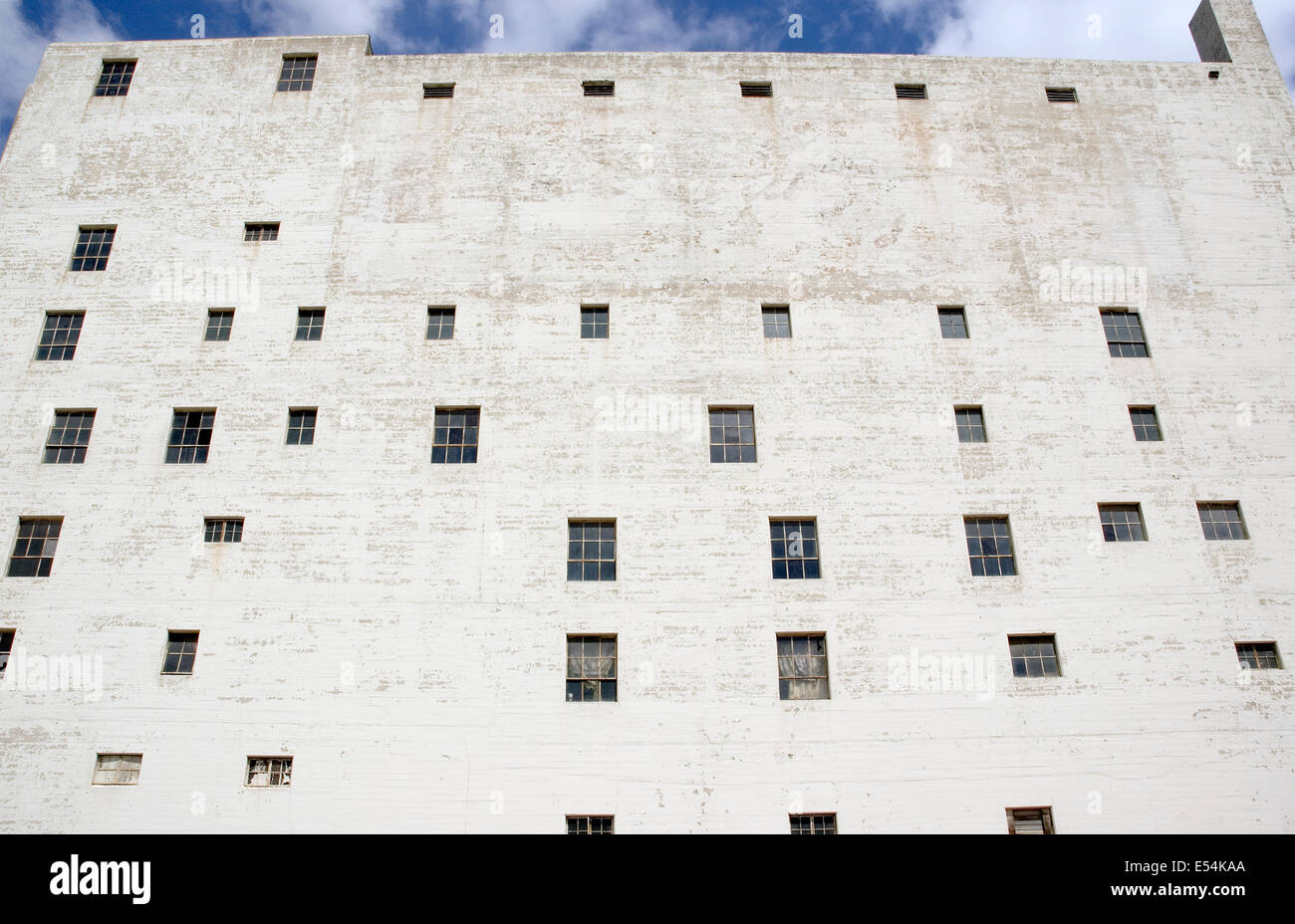Random windows on the side of a multi-story building Stock Photo - Alamy