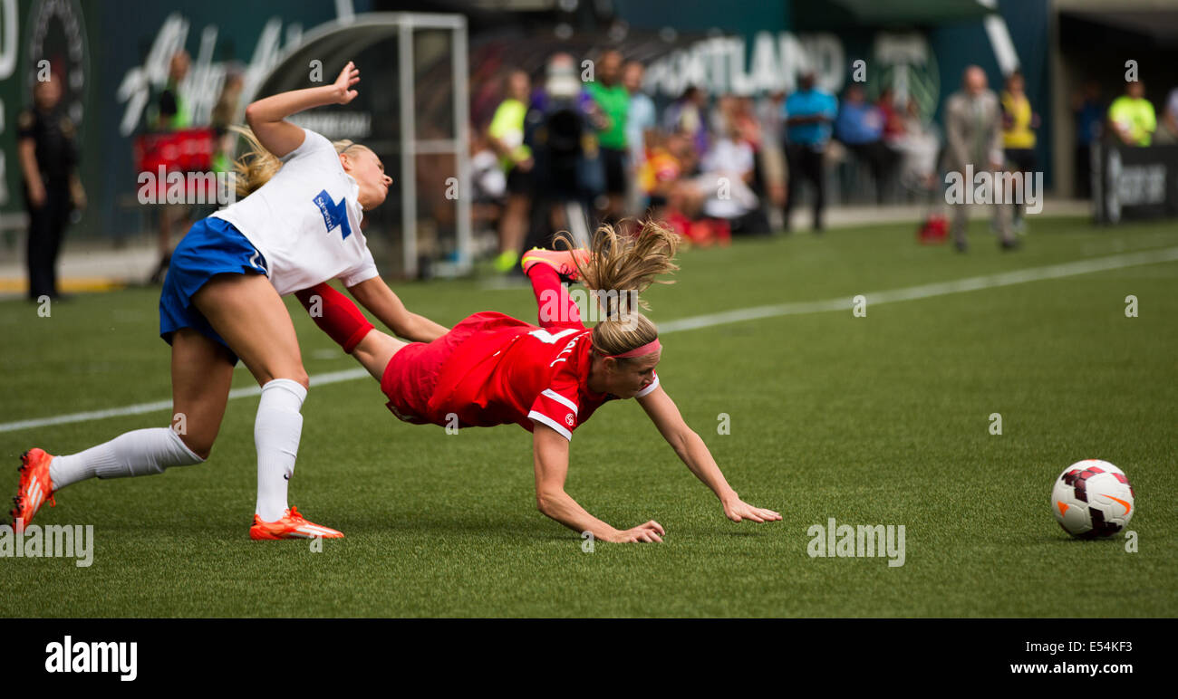 July 20, 2014 - Portland's NIKKI MARSHALL (7) is fouled. The Portland ...