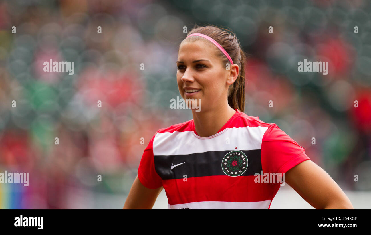 July 20, 2014 - Portland's ALEX MORGAN (13) warms up before the game ...