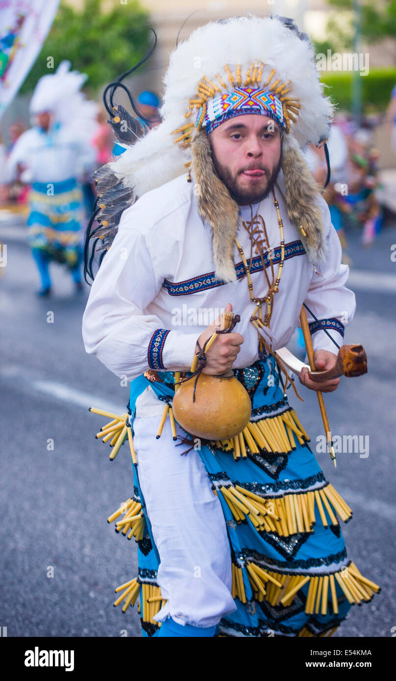 American indian festival parade hi-res stock photography and images - Alamy