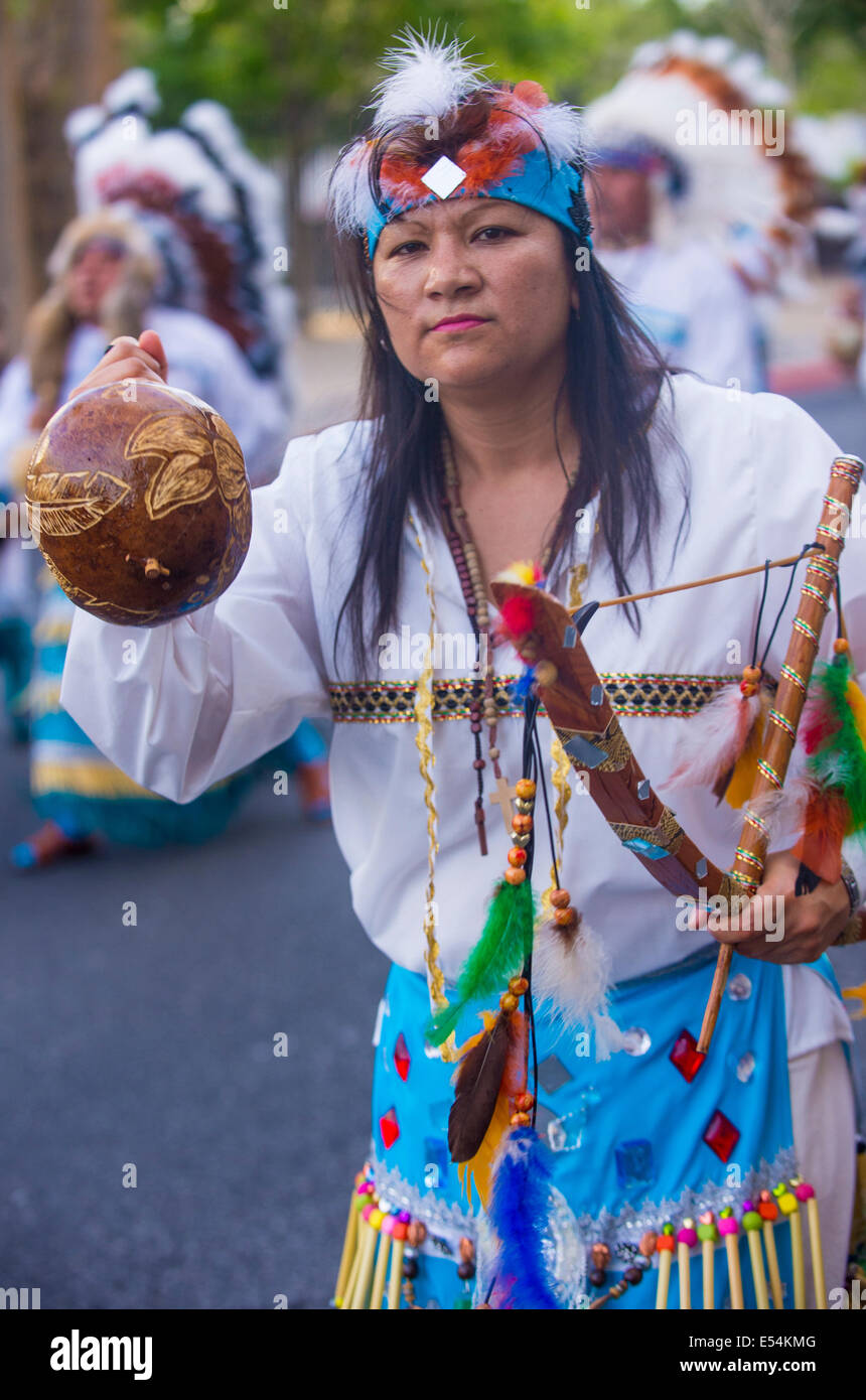 American indian festival parade hi-res stock photography and images - Alamy