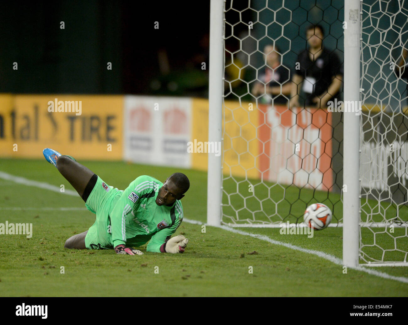 Washington, DC, USA. 20th July, 2014. 20140720 - D.C. United goalkeeper ...