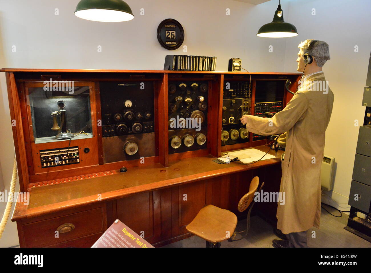 Telephone exchange circuit board hi-res stock photography and images ...