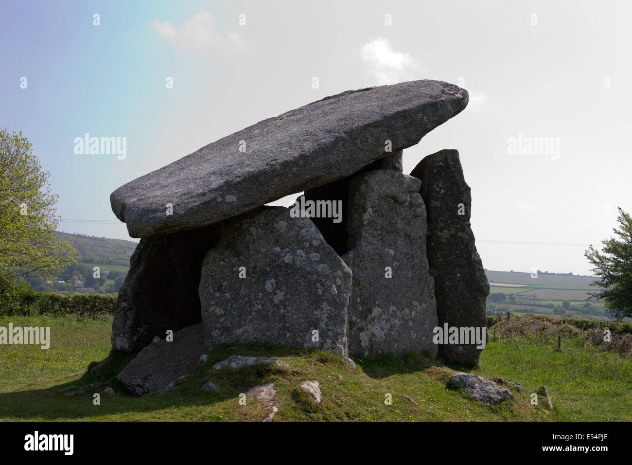 Trethevy Quoit, near St. Cleer, Cornwall, UK. A well-preserved ...