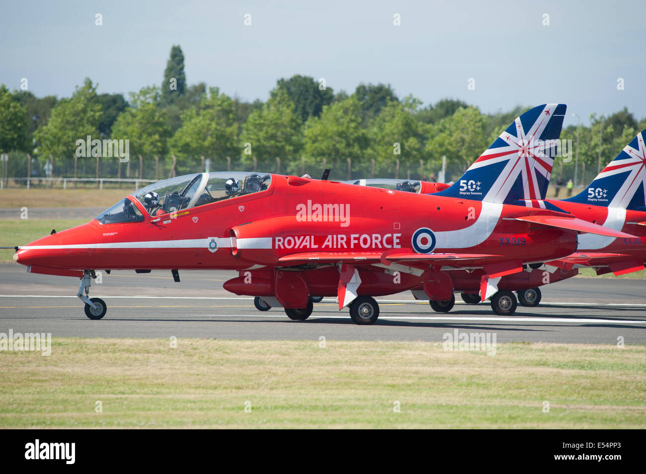 The Red Arrows Hawk jets prepare for takeoff at the Farnborough ...