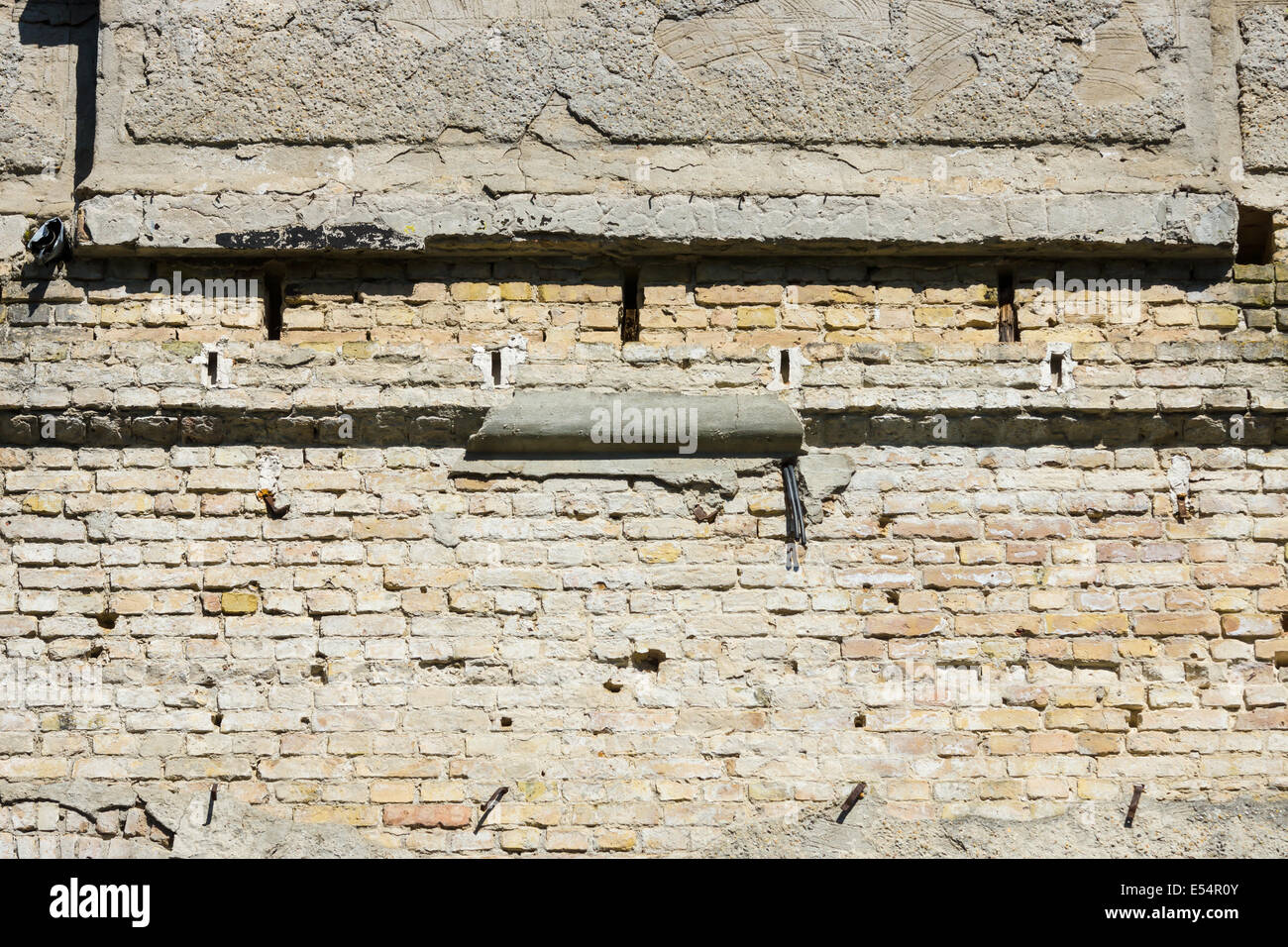 Crumbling concrete buildings hi-res stock photography and images - Alamy