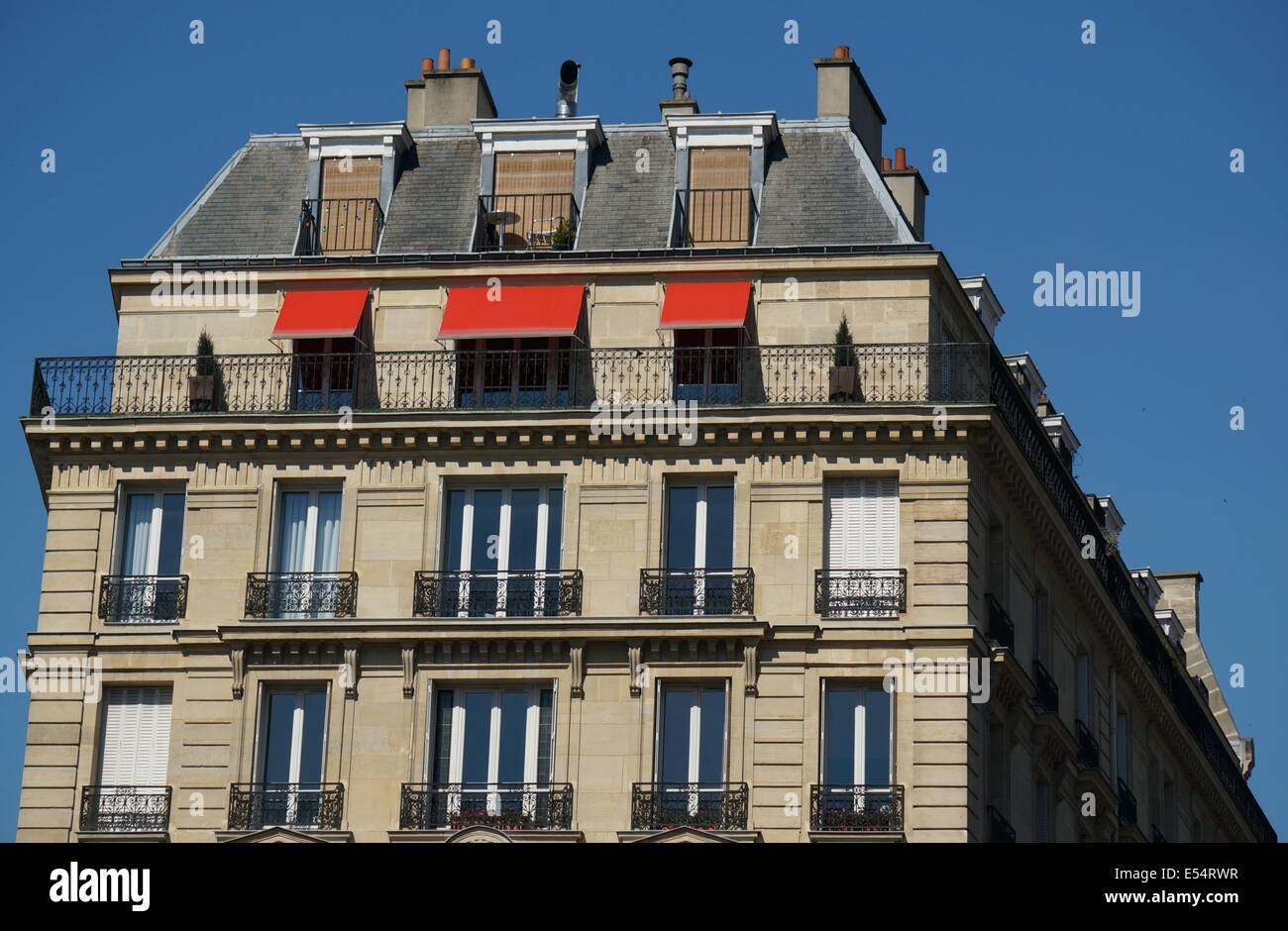 Typical houses in paris hi-res stock photography and images - Alamy