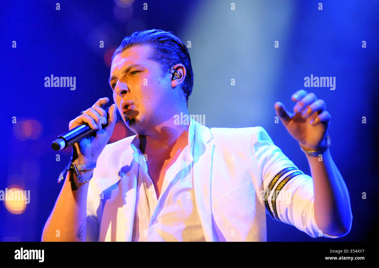 John newman singer hi-res stock photography and images - Alamy