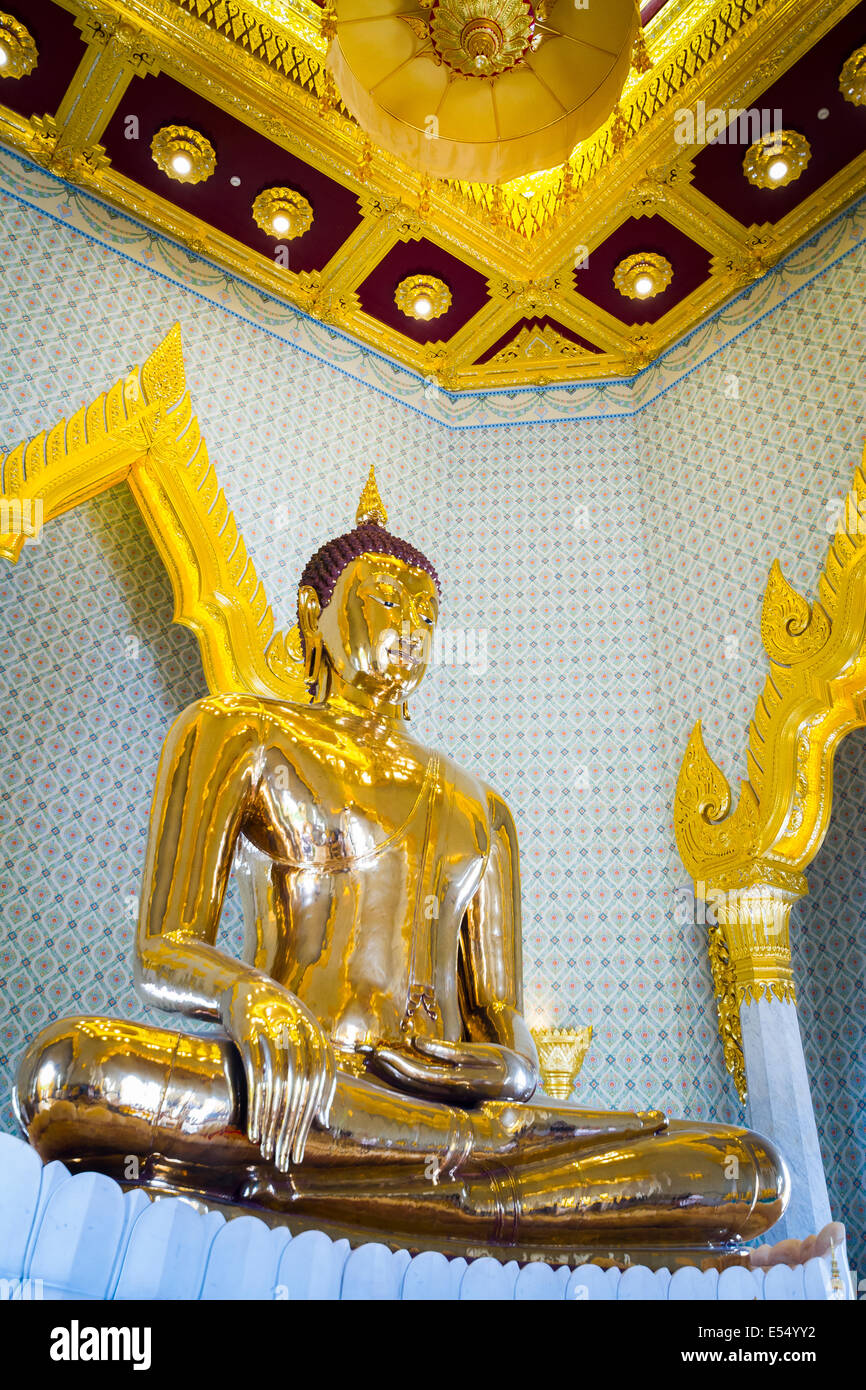 Buddha statue. Temple of Wat Traimit (Golden Buddha). Bangkok, Thailand ...