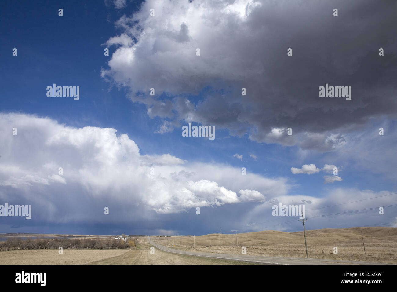 Cumulus clouds over prairie hi-res stock photography and images - Alamy