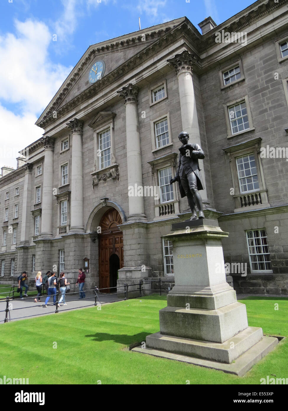 TRINITY COLLEGE, Dublin, Eire. Main entrance with statue of Oliver ...