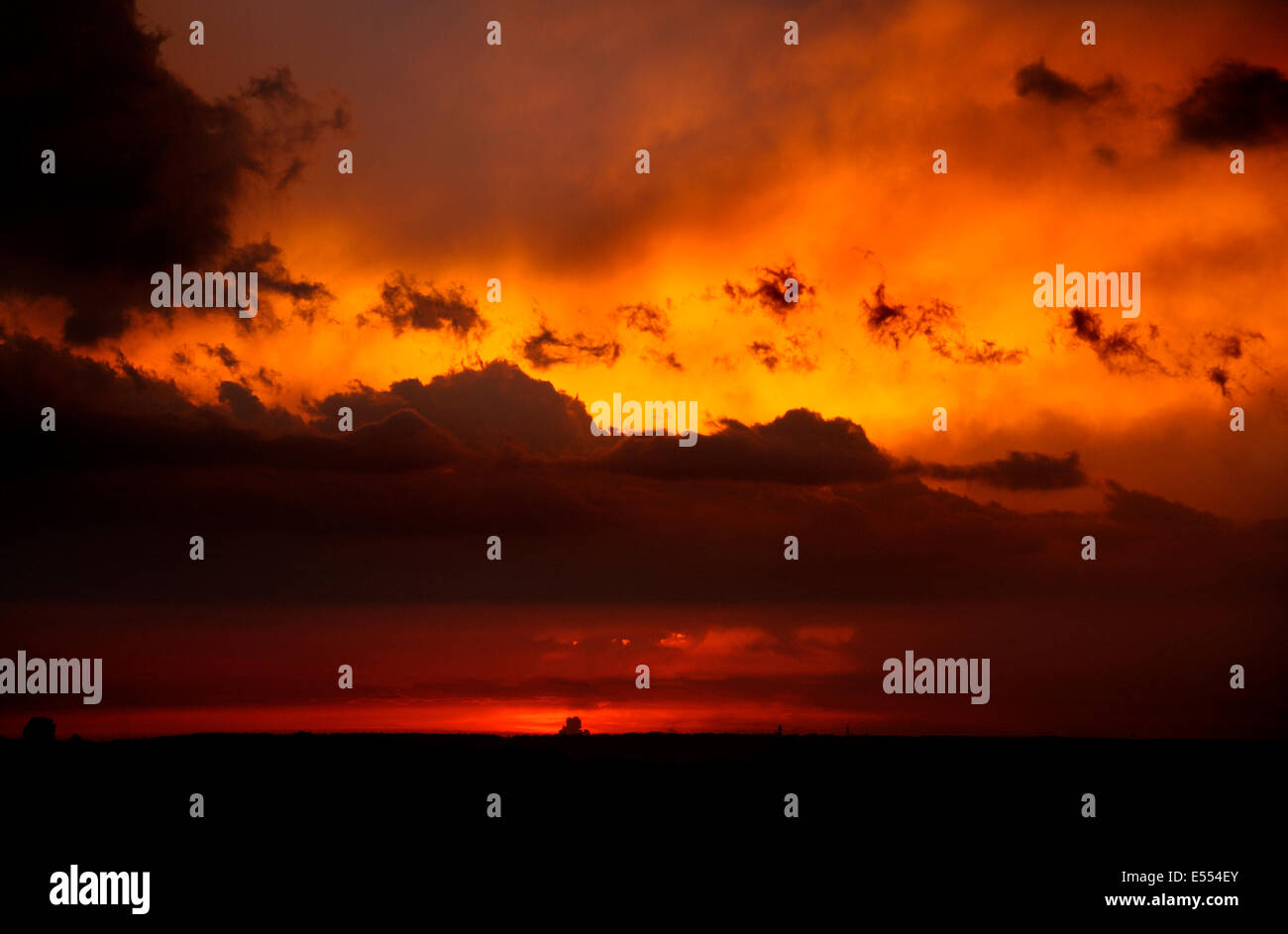 Dramatic red sky uk hi-res stock photography and images - Alamy