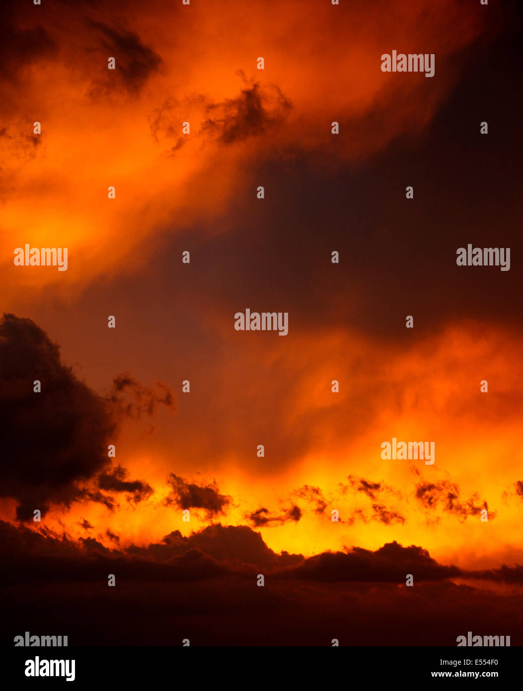 Skyline at sunset with dramatic clouds hi-res stock photography and ...