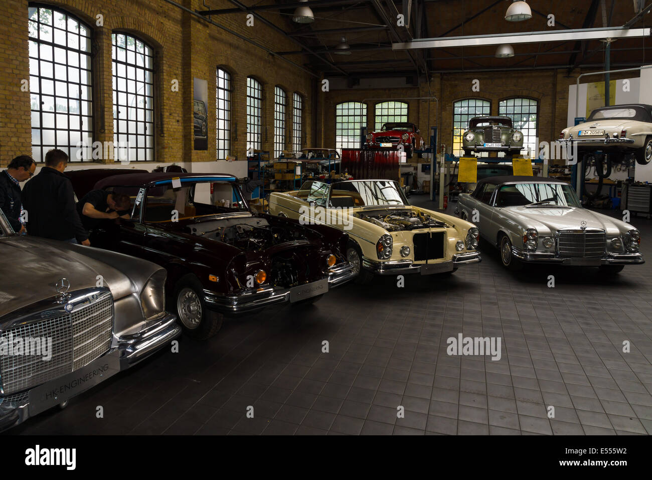 Workshop mercedes benz hi-res stock photography and images - Alamy