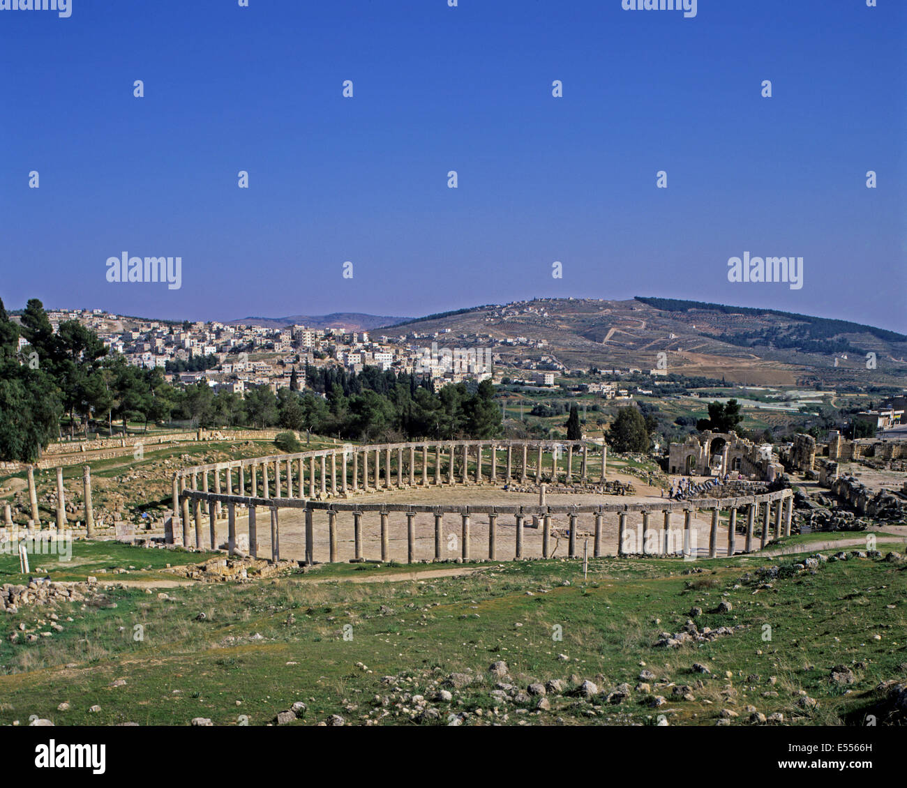 View of the Roman Oval Forum in ancient Jerash, Jordan Stock Photo - Alamy
