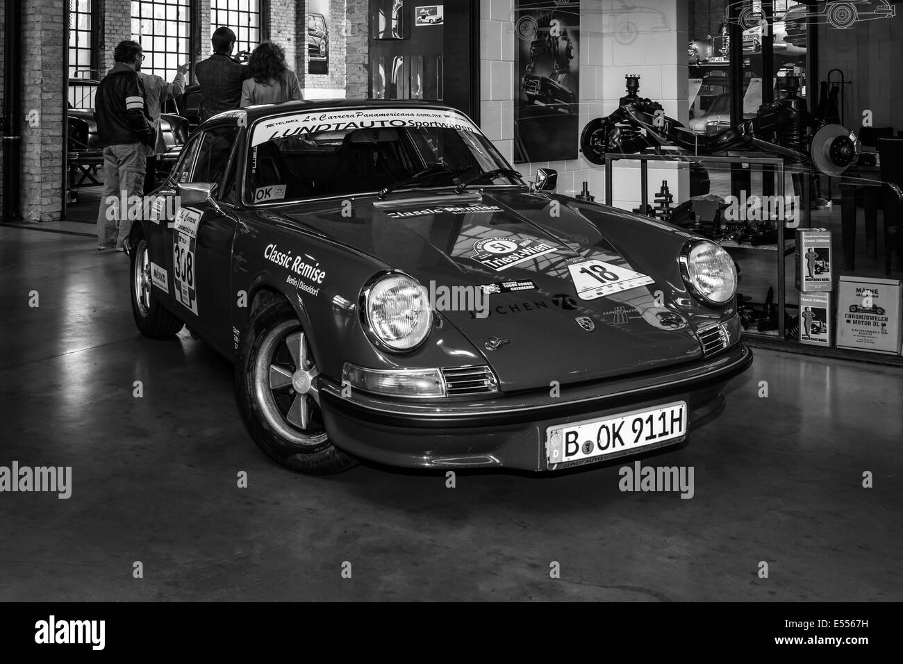 Vintage 911 Black and White Stock Photos & Images - Alamy
