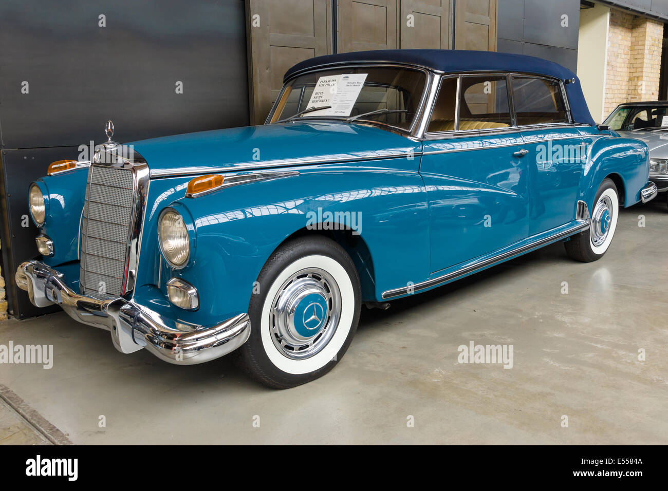 Mercedes 300d hi-res stock photography and images - Alamy