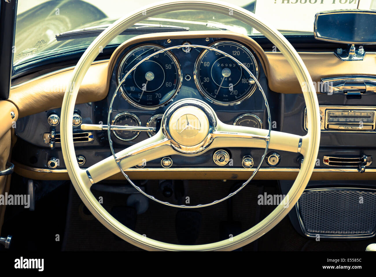 Mercedes benz 190 sl hi-res stock photography and images - Alamy