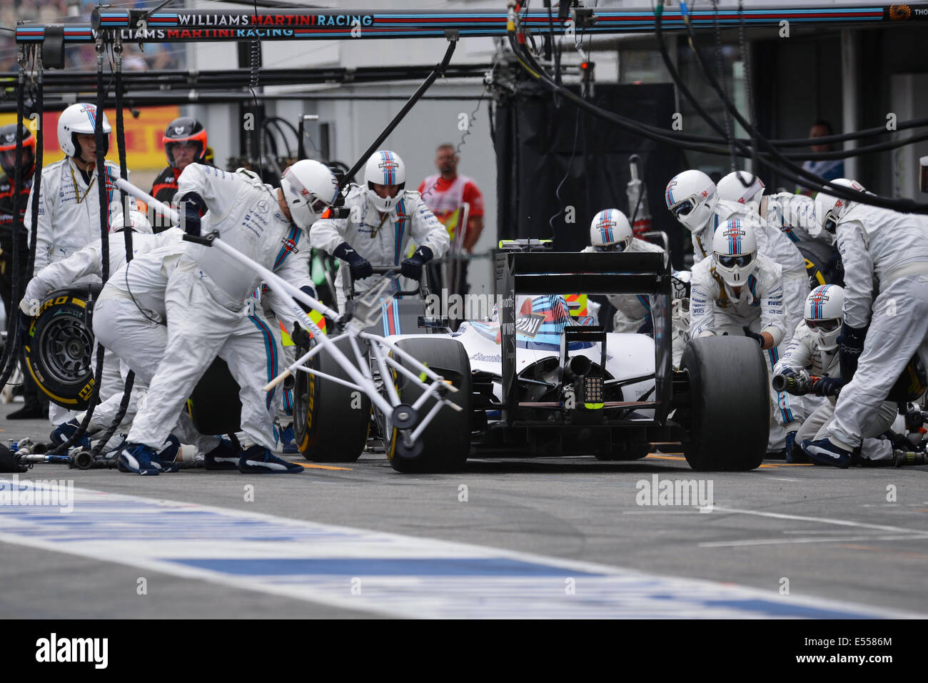 Williams F1 Pit Team High Resolution Stock Photography and Images - Alamy