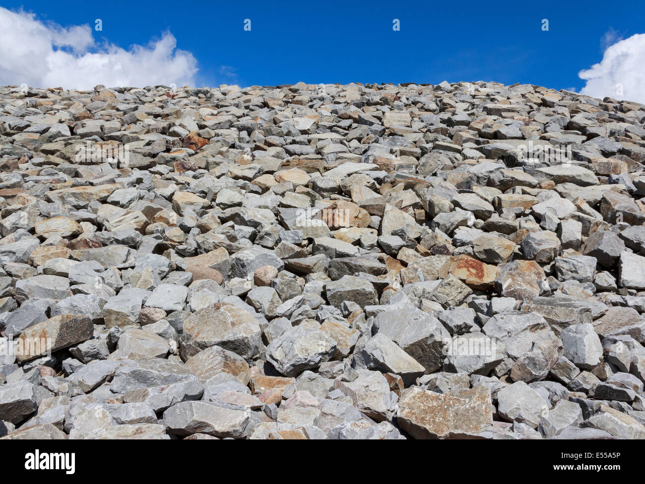 Pile granite broken rocks hi-res stock photography and images - Alamy