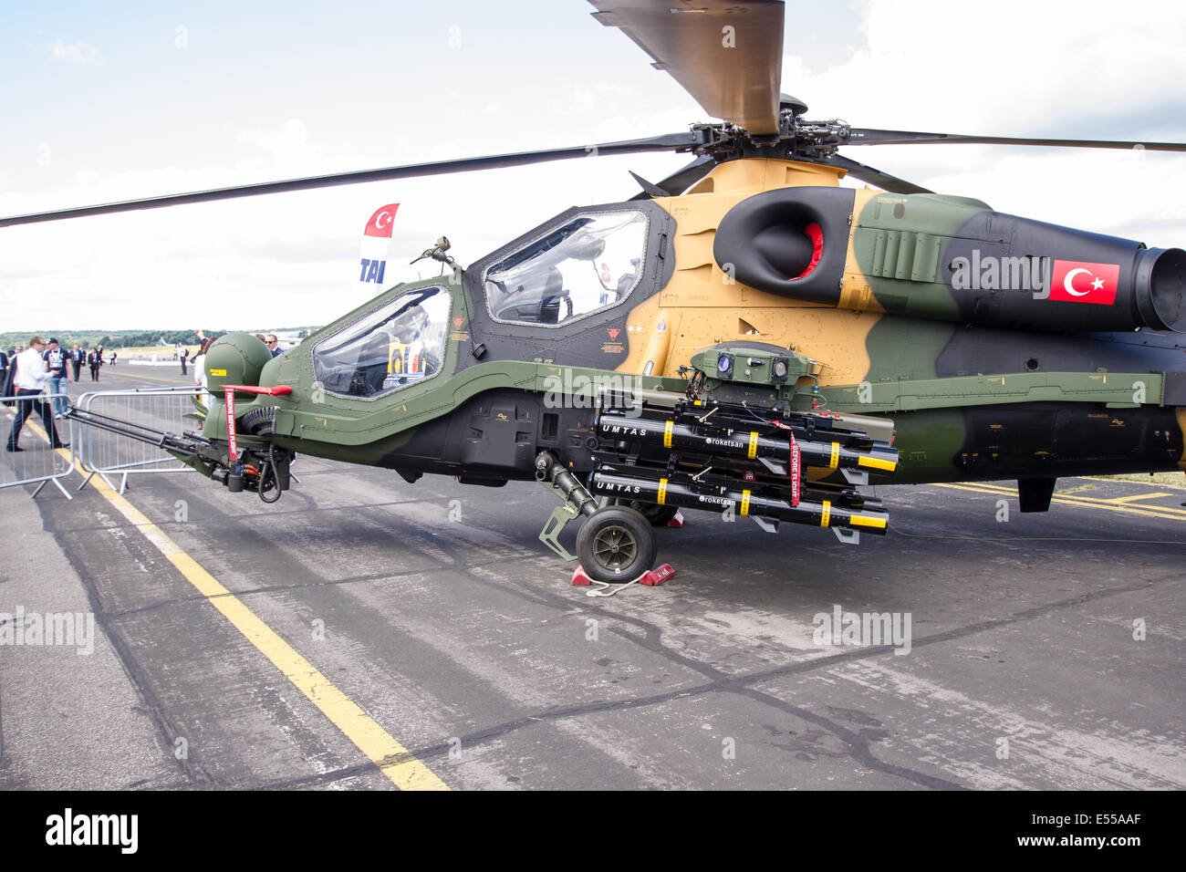 Battlefield reconnaissance helicopter hi-res stock photography and images - Alamy