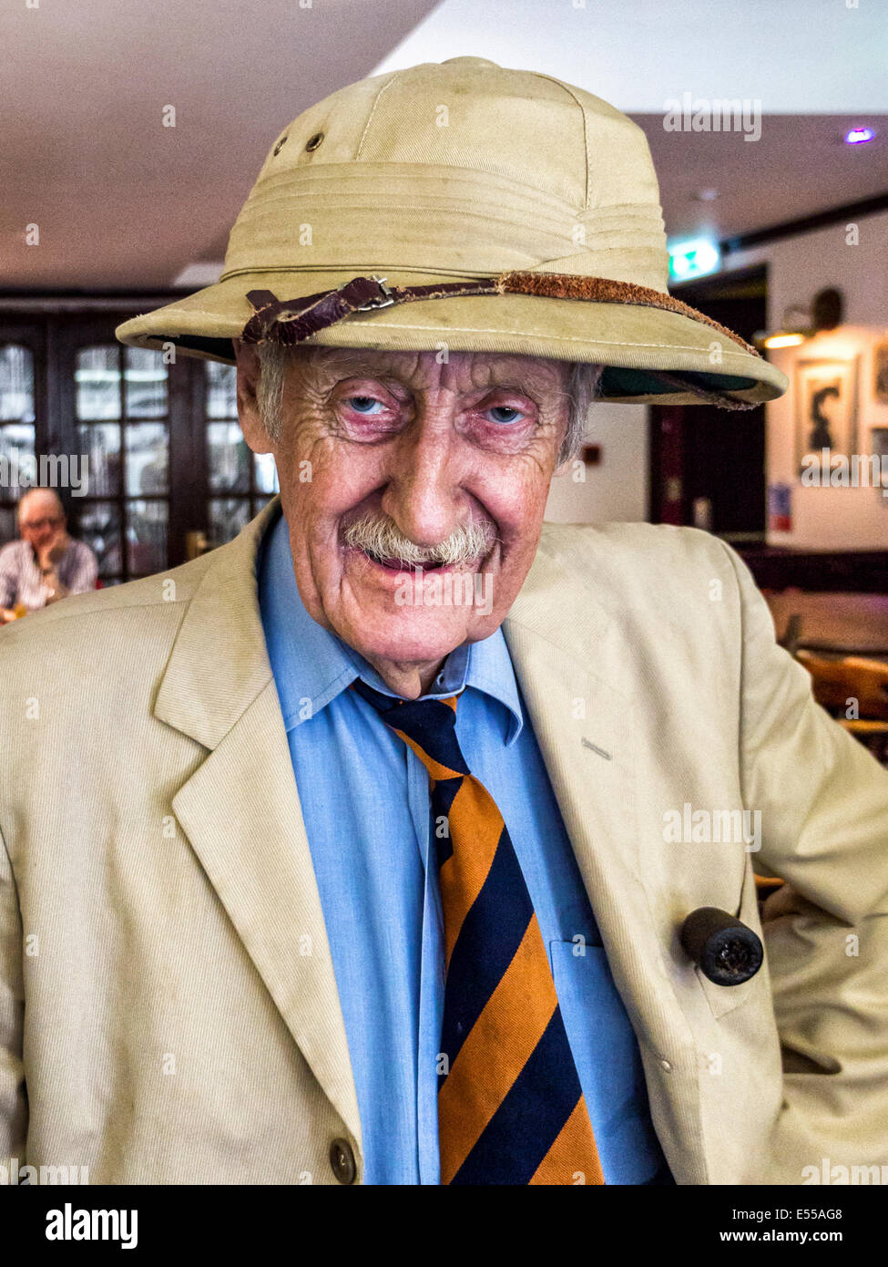 English inventor pith helmet hi-res stock photography and images - Alamy