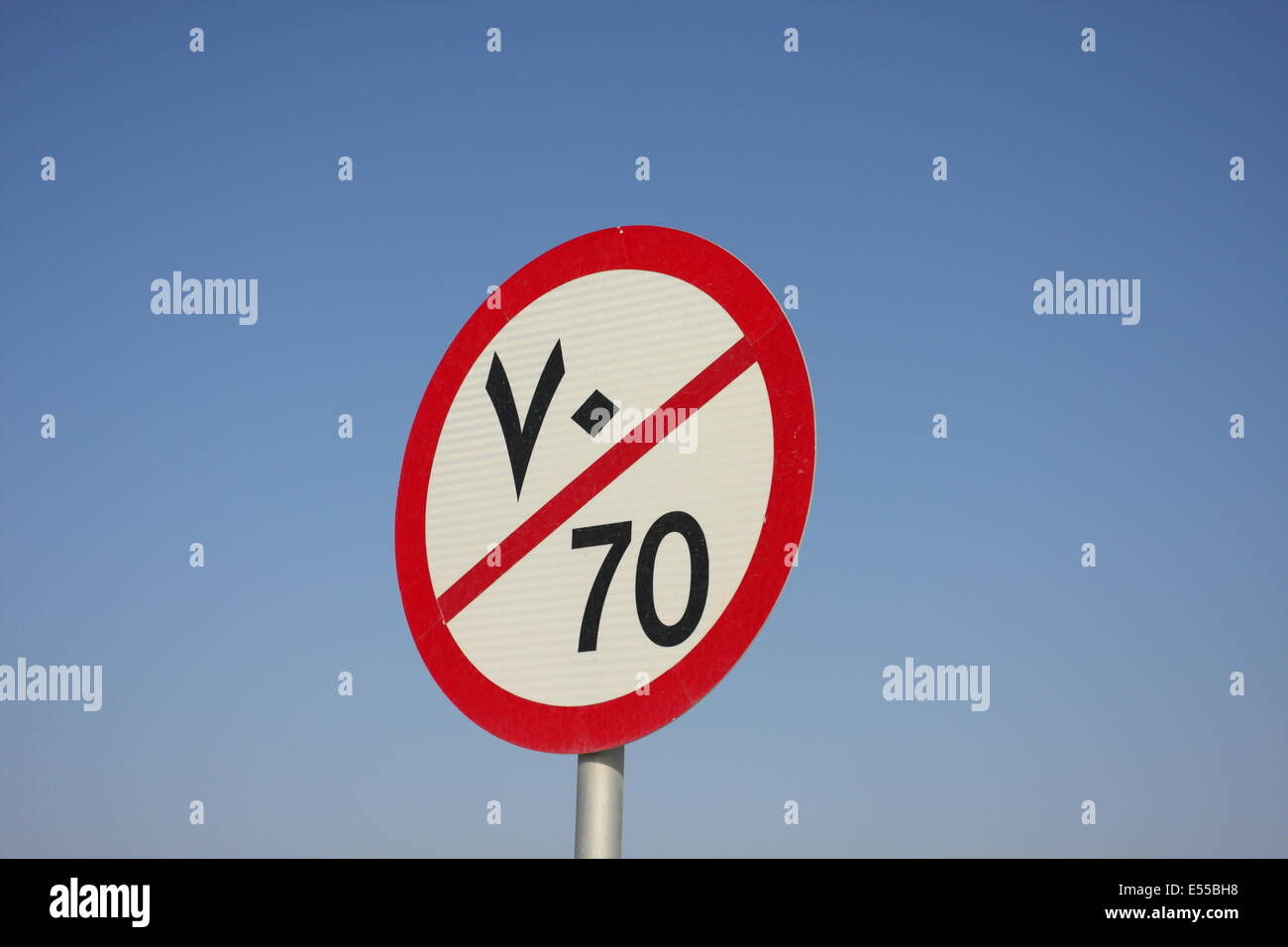 Road Sign In Arabic English Stock Photos & Road Sign In Arabic English ...