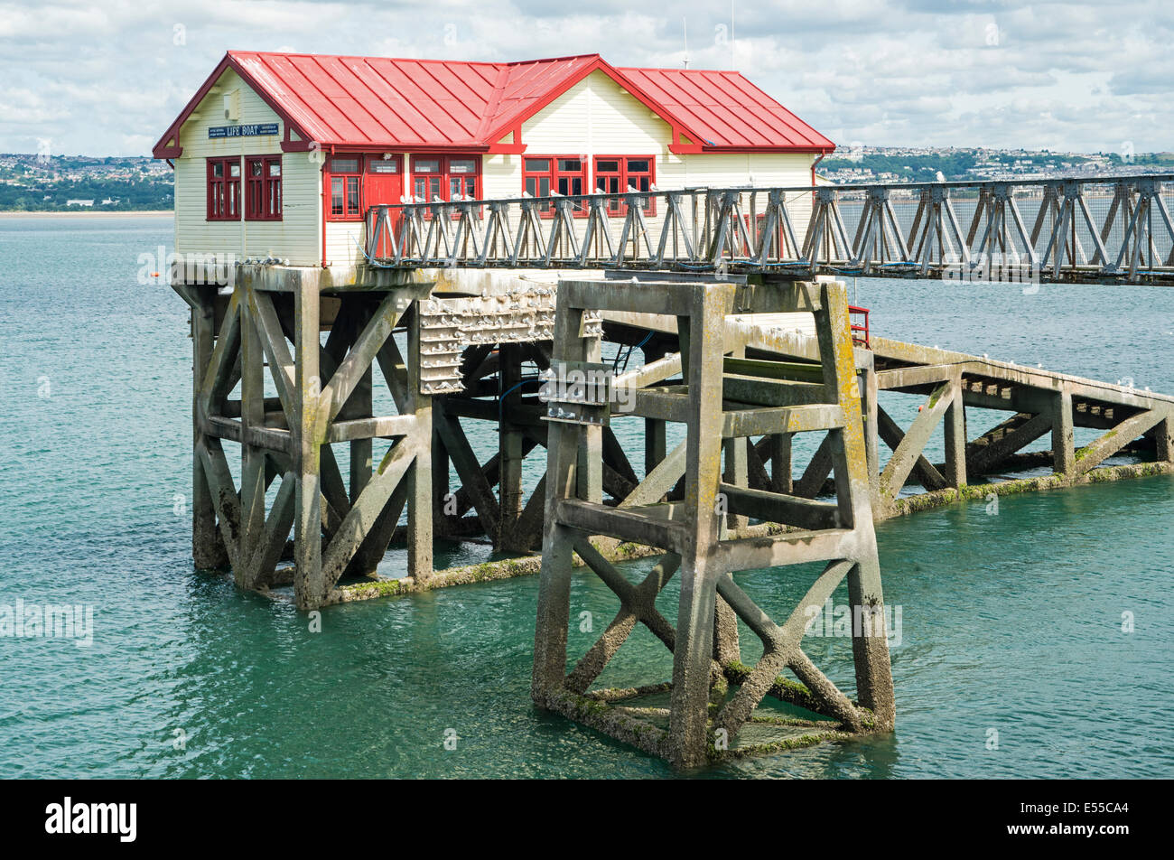 Old rnli lifeboat station hi-res stock photography and images - Alamy