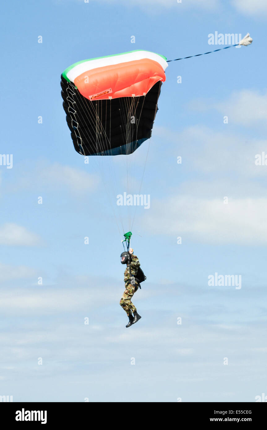 Camouflaged fatigues hi-res stock photography and images - Alamy