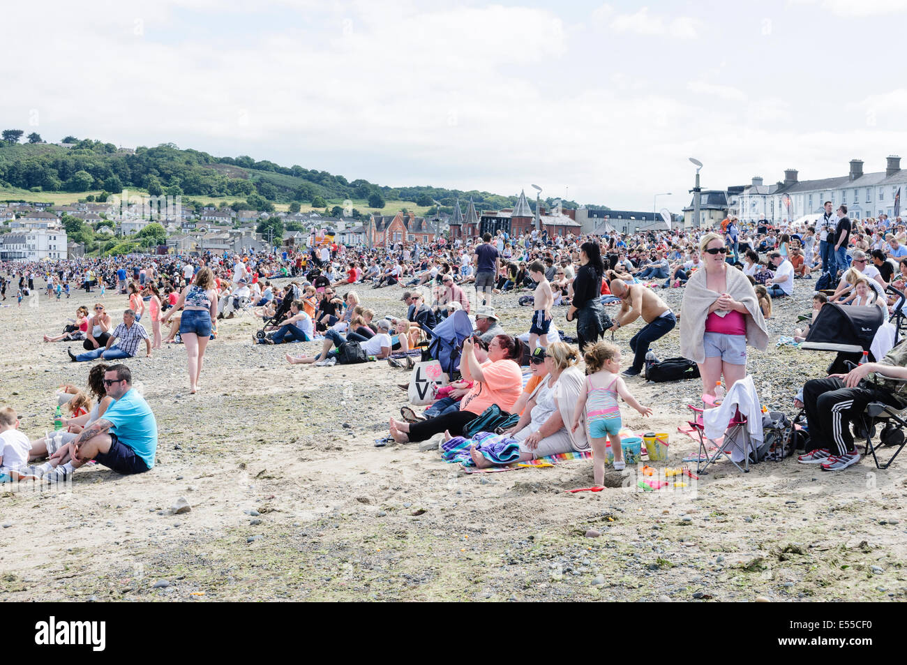 Many people at beach hi-res stock photography and images - Alamy