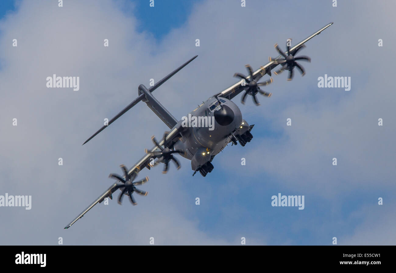 Airbus demonstrated its A400M Atlas military transport plane At ...