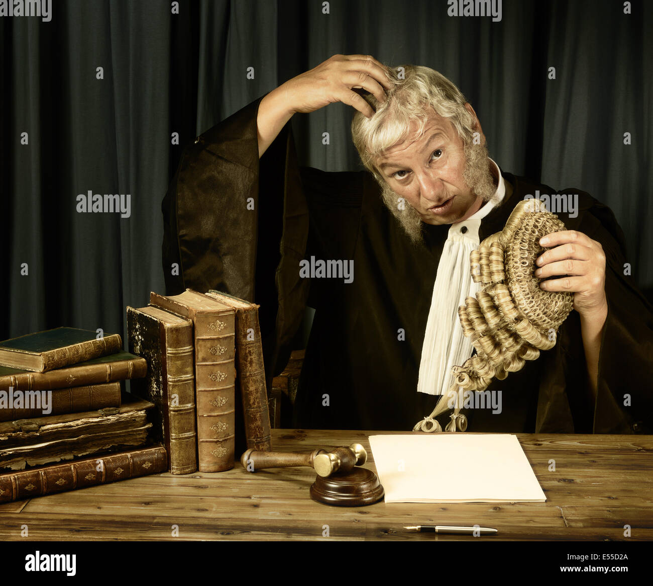 Judge robe hi-res stock photography and images - Alamy